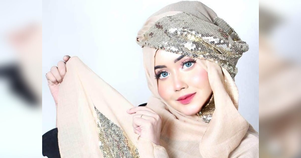 Bangladeshi model with hijab sets example for many