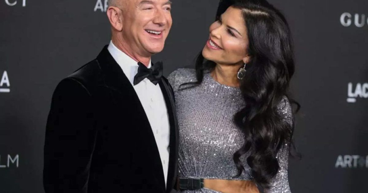 Amazon founder Jeff Bezos engaged to girlfriend Lauren Sanchez