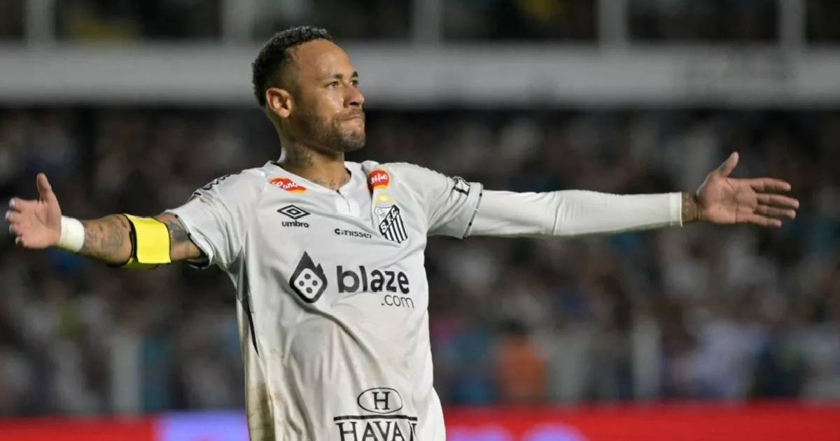 Neymar returns to Santos after 12yrs