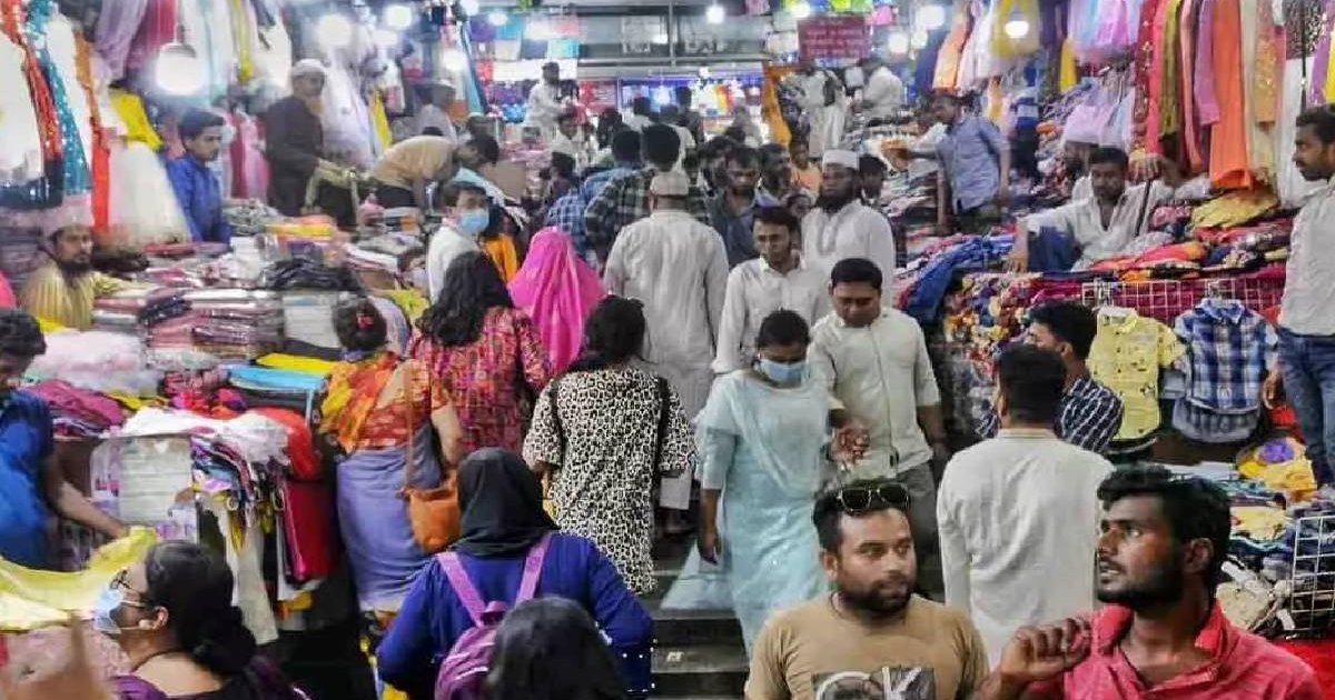 Dhaka footpaths abuzz with middle-class shoppers